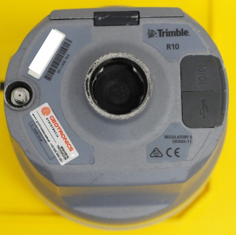 Odbiornik Trimble R10-1 z kontrolerem TSC3 > Odbiornik Trimble R10-1 z ...